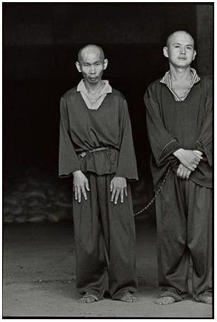 Chien-Chi Chang - The Chain | LensCulture