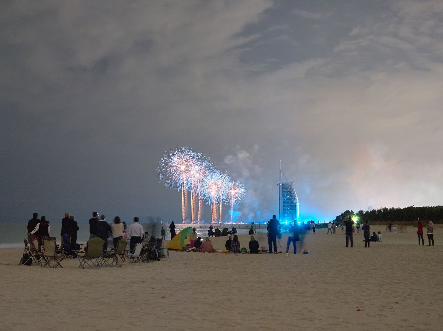 The Edge - Photographs and text by Philip Cheung | LensCulture