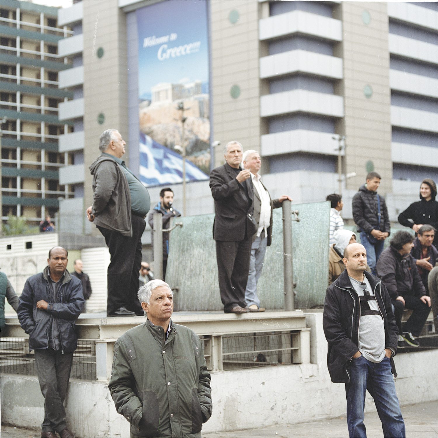 Parallel Crisis - Photographs by Yannis Karpouzis | Book review by ...