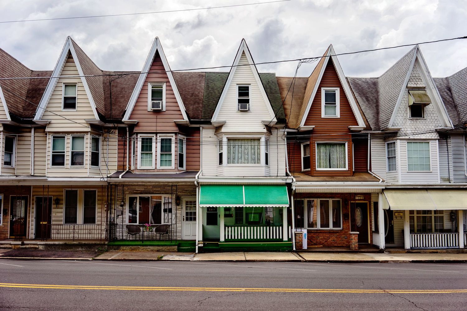 America in a Trance - Photographs by Niko J. Kallianiotis | Book Review by Cary Benbow | LensCulture