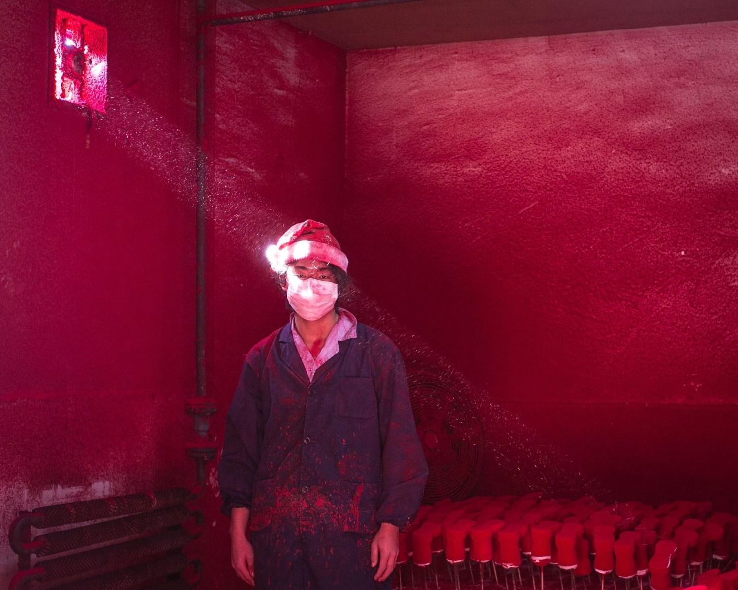 Christmas Factory - Photographs by Ronghui Chen | LensCulture